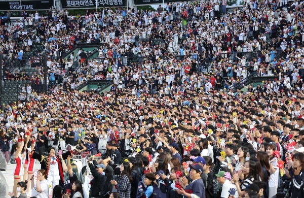 [OTT가이드] 미리 보는 KBO 중계권 입찰···더 뜨거워질 '쩐의 전쟁'